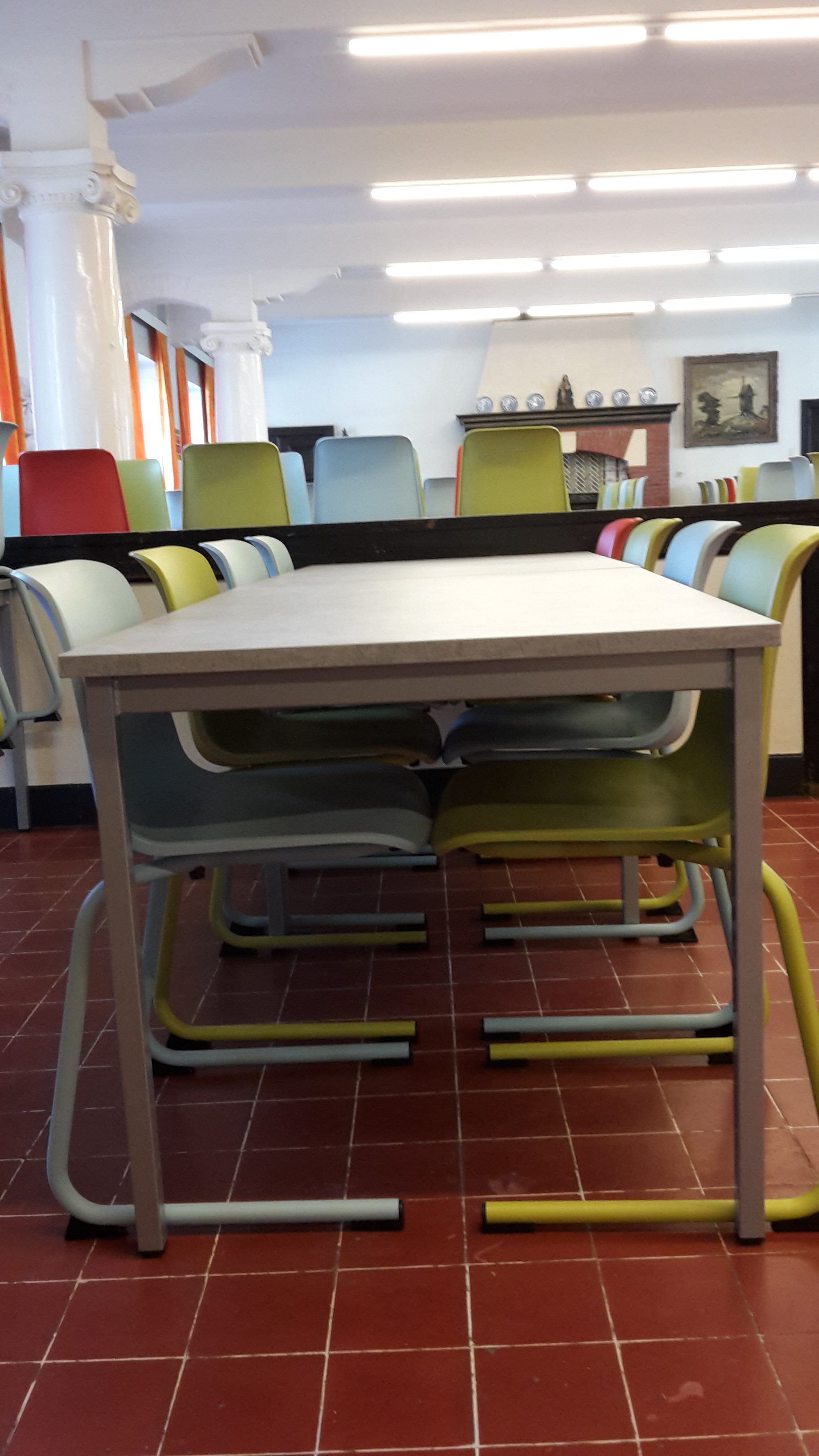 Inrichting van refter in het Sint-Franciscusinstituut te Brakel - Git ...